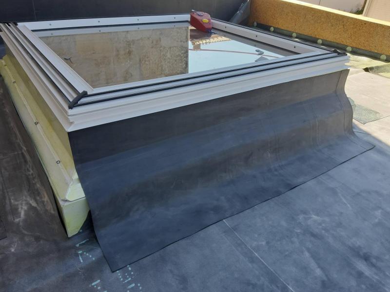 Pose EPDM en indépendance sur isolant liège. Toiture plate